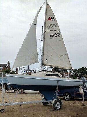 Hunter Europa 19′ Sailing Yacht – Cheap Boats